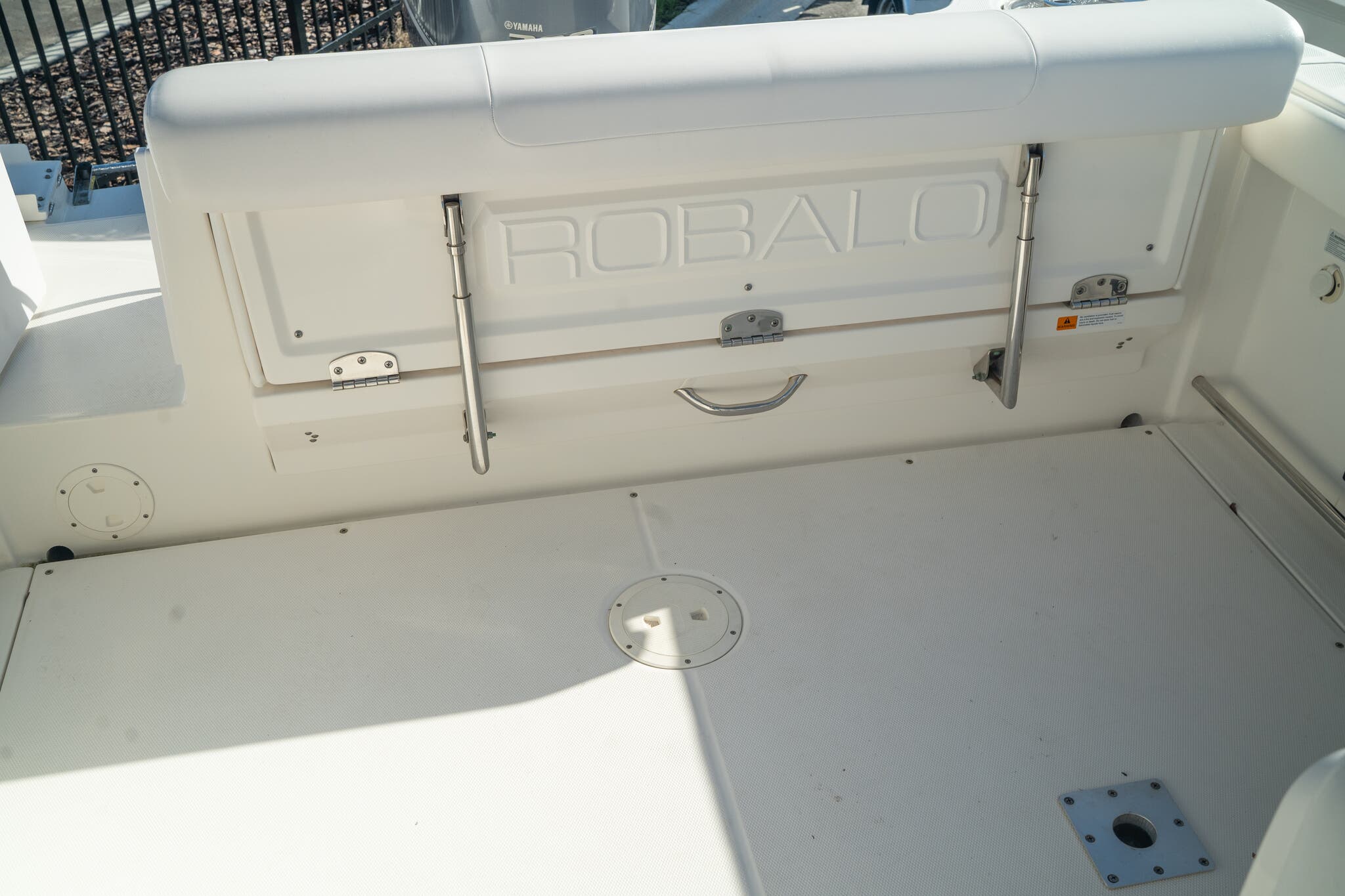 2014 Robalo Dual Console R247