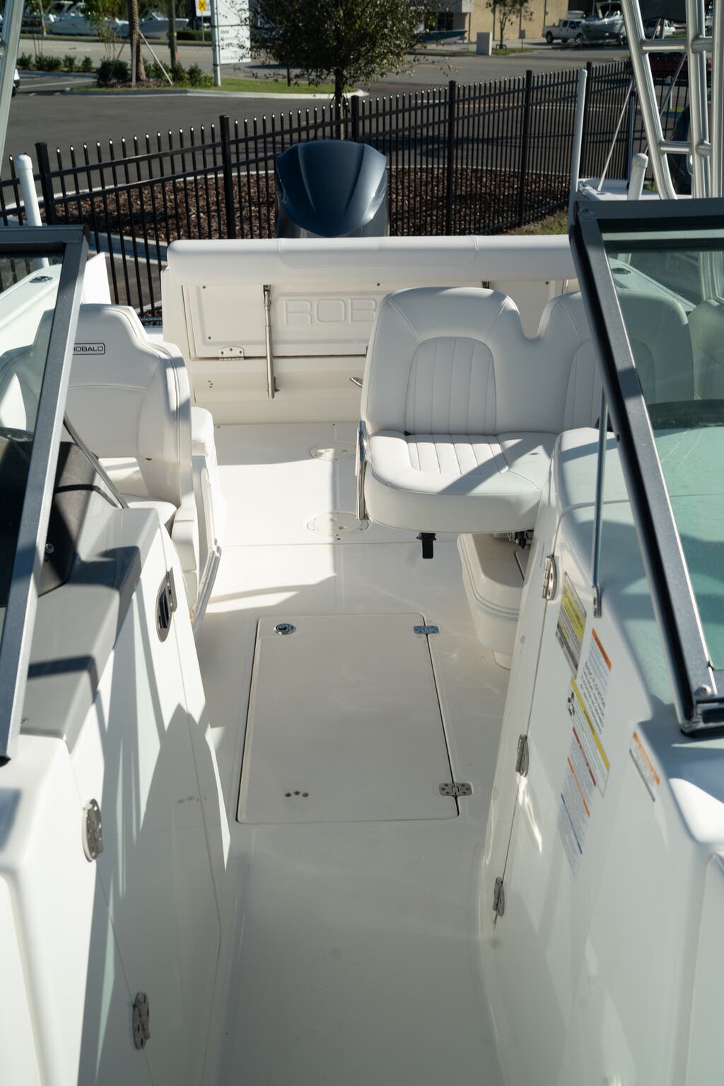 2014 Robalo Dual Console R247