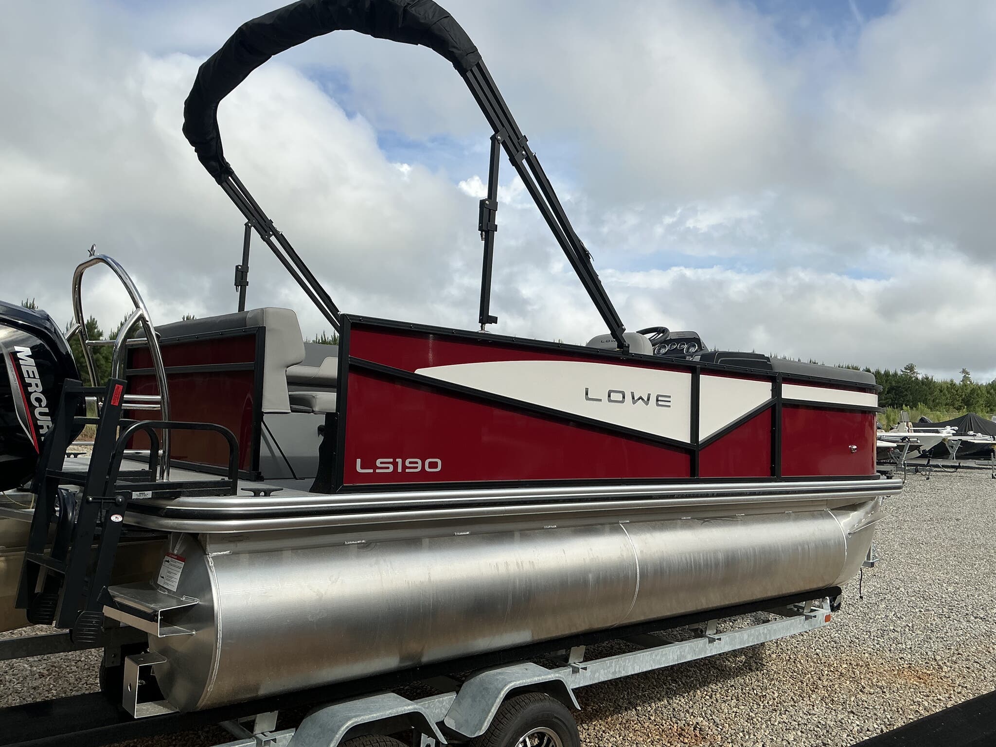 Pontoon - 2025 Lowe LS Walk Thru 190 | Motor & Keel