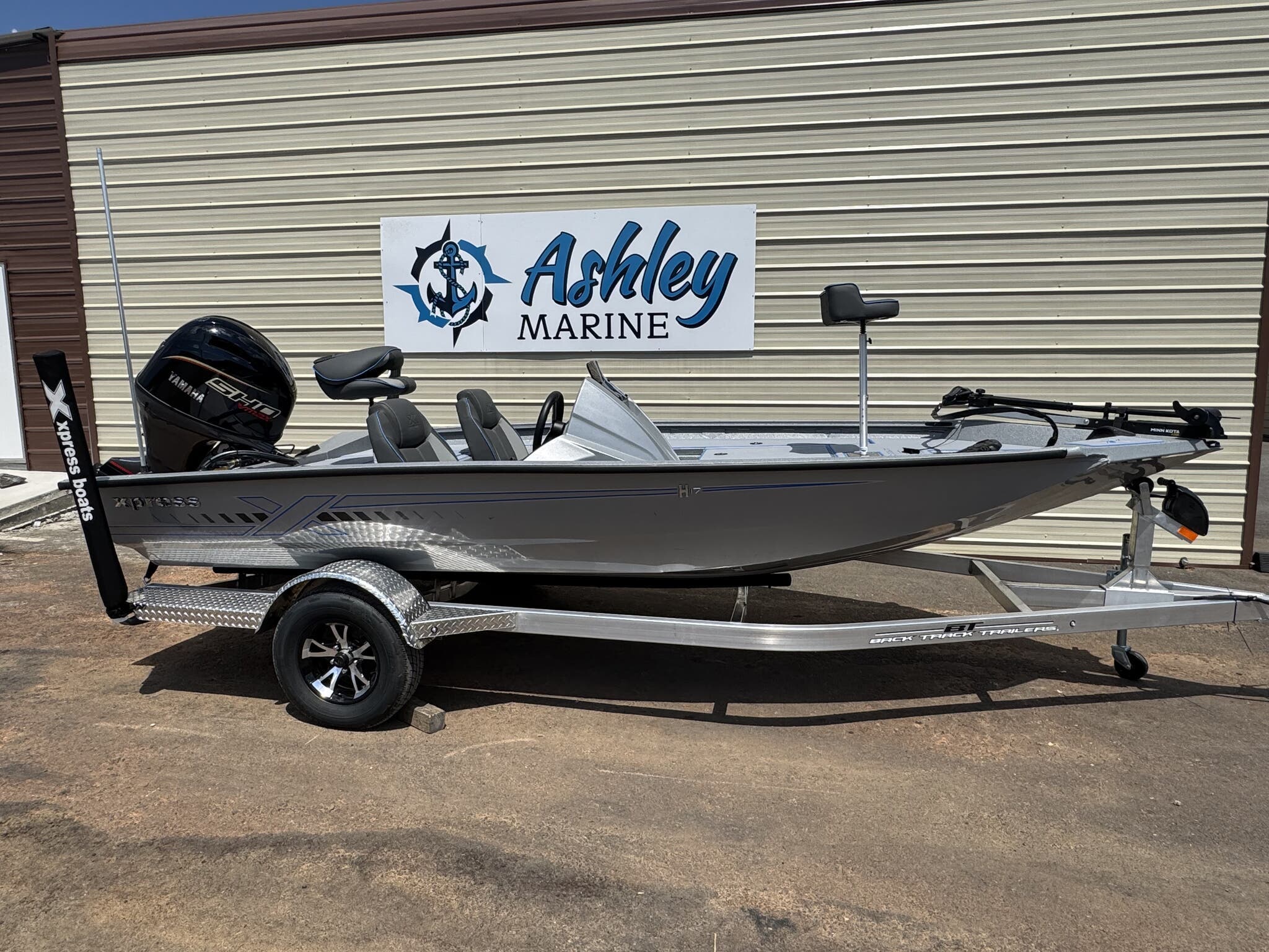 Bass Boat - 2026 Xpress Hyper-Lift Bass Series H20 | Motor & Keel