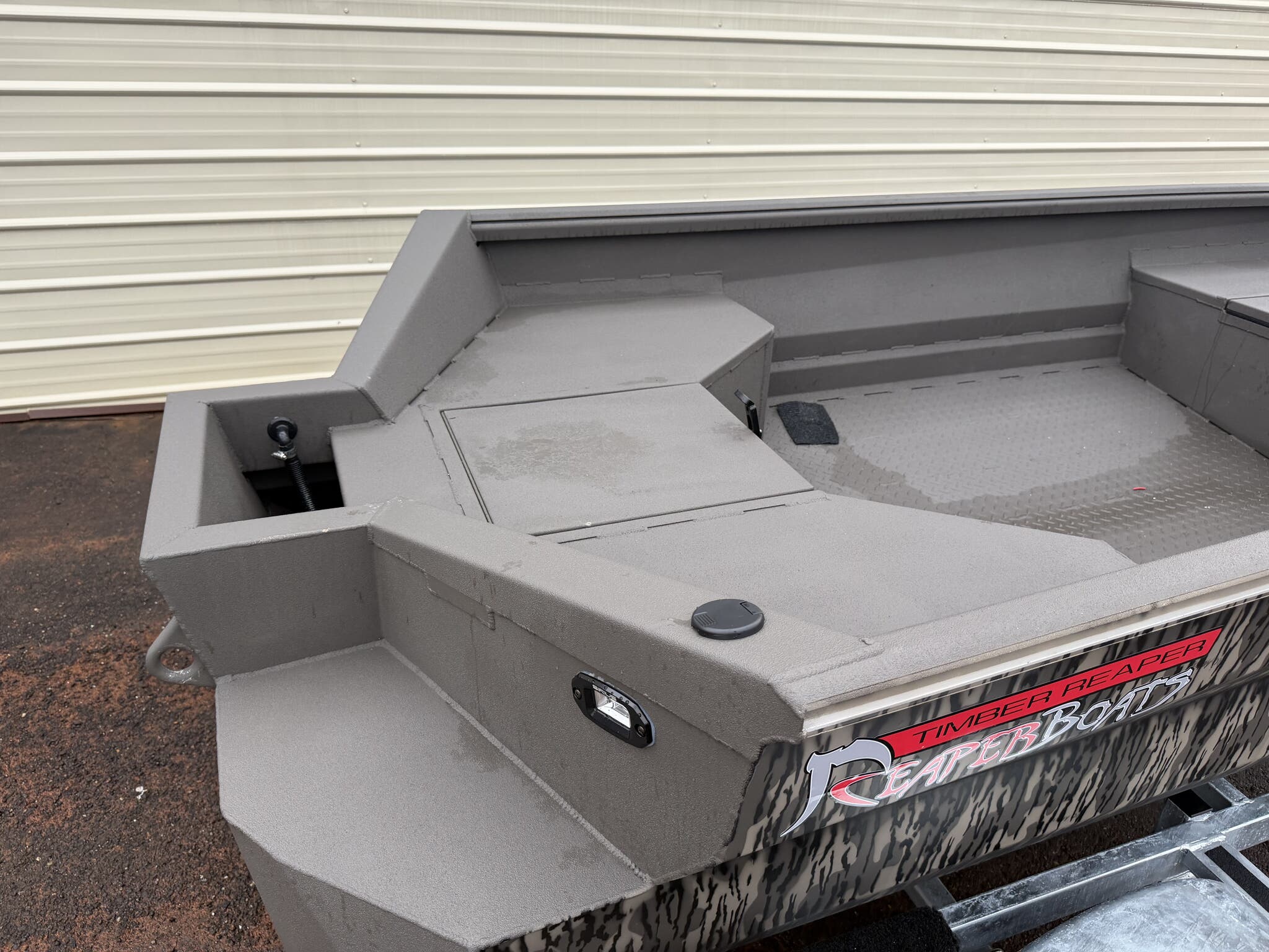 Duck Boat - 2026 Reaper Boats 553 step transom | Motor & Keel