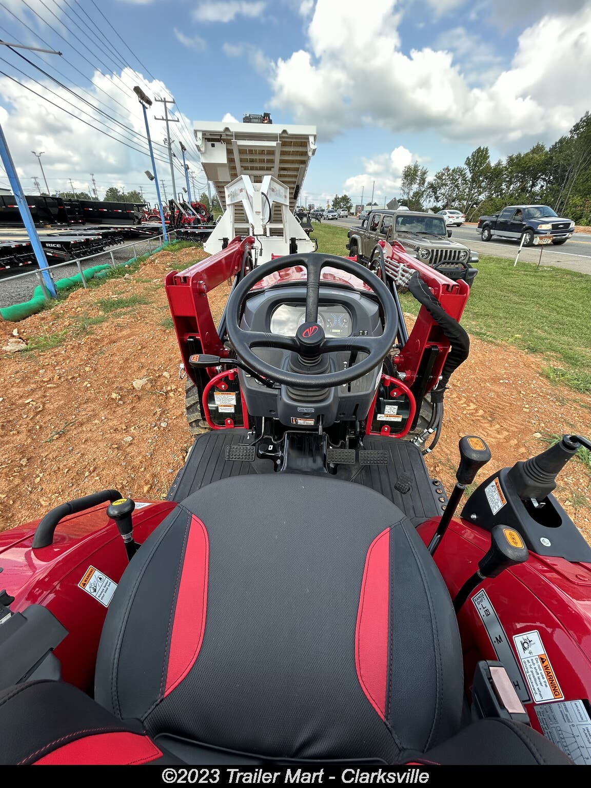 2023 Mahindra 2600 Series