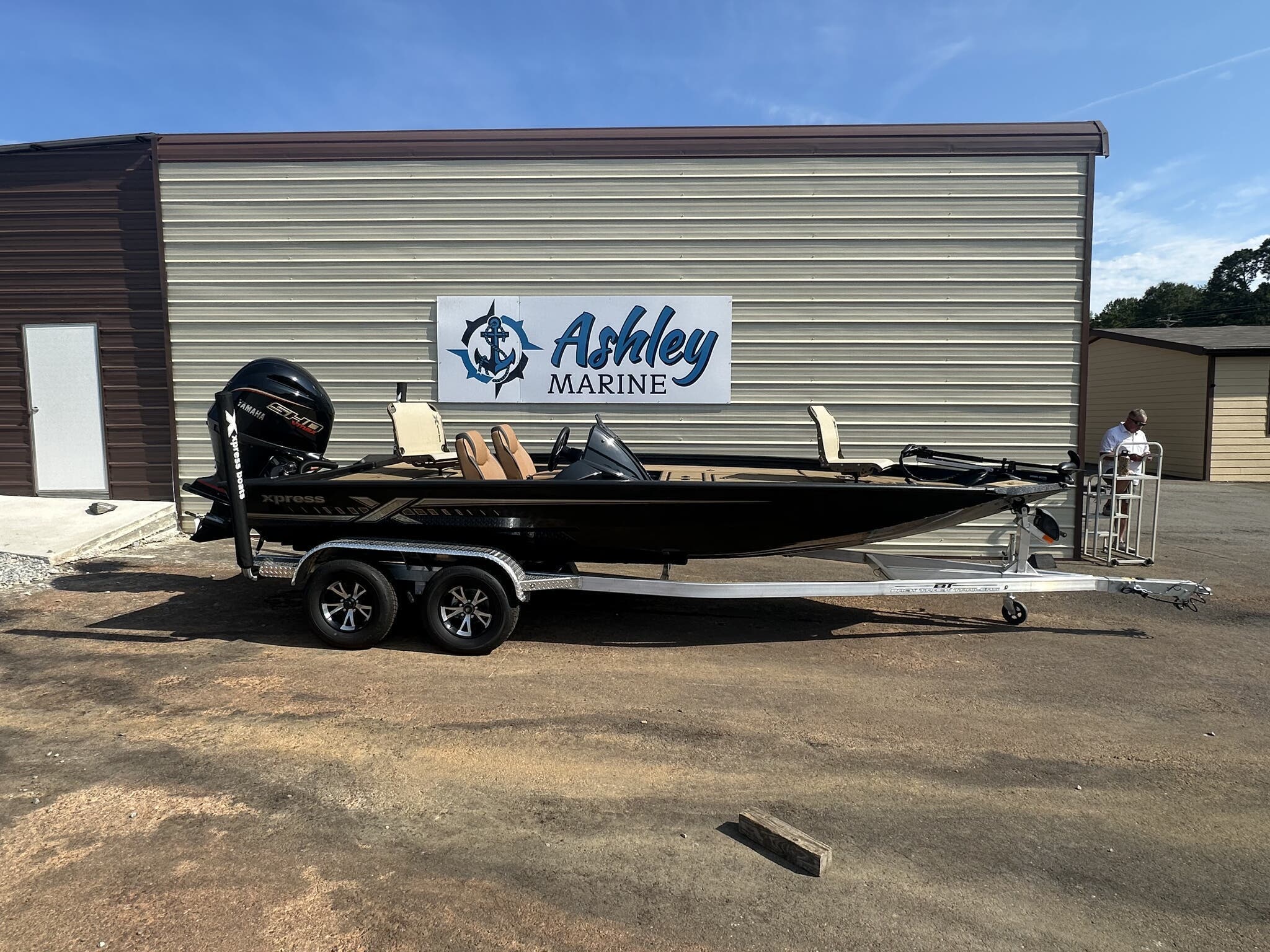 Bass Boat - 2026 Xpress Hyper-Lift Crappie Series H20 CRAPPIE | Motor ...
