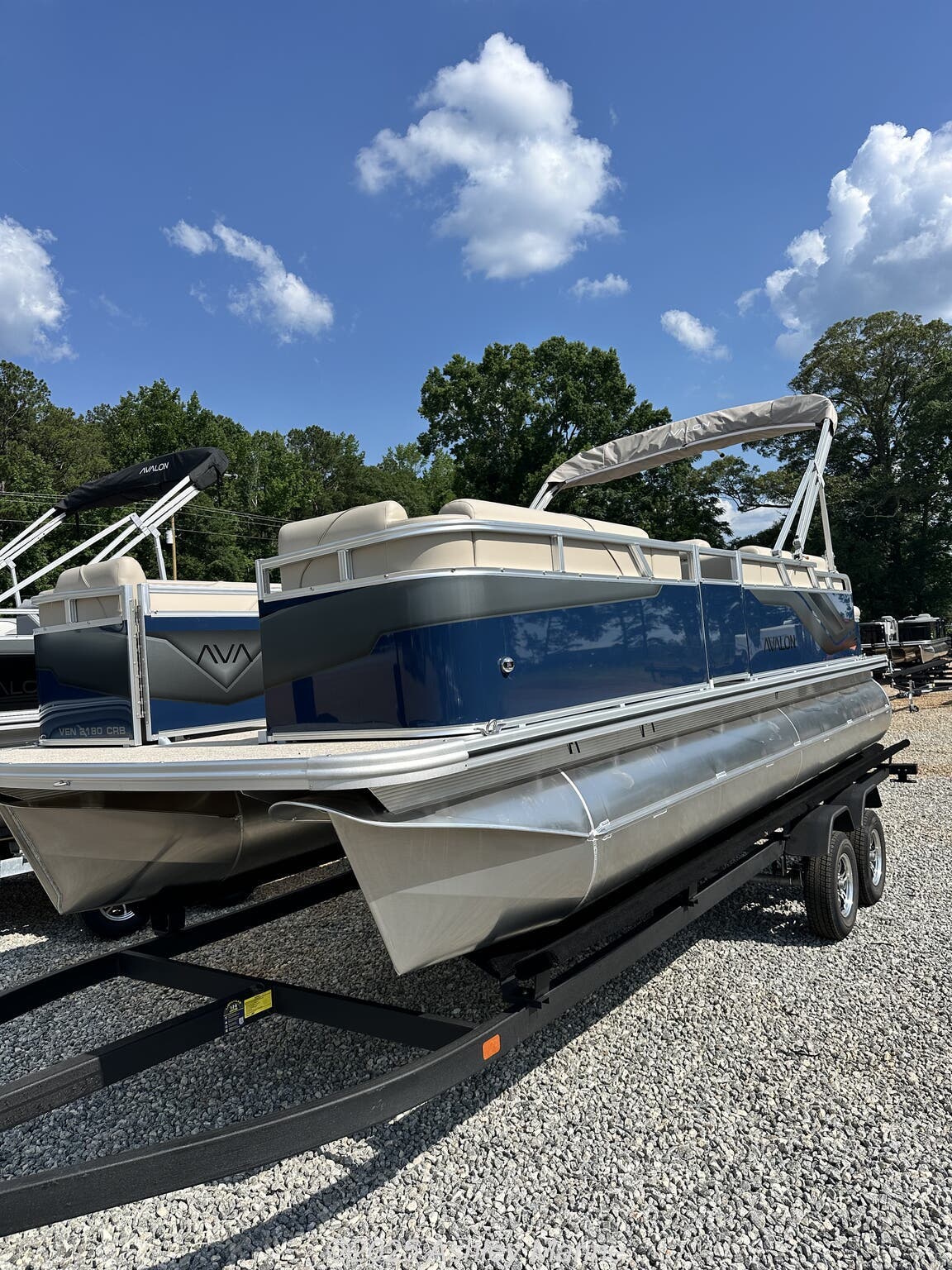 Pontoon - 2025 Avalon Venture Cruise | Motor & Keel