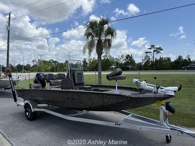 2026 Xpress Hyper-Lift Bay Series H20 BAY