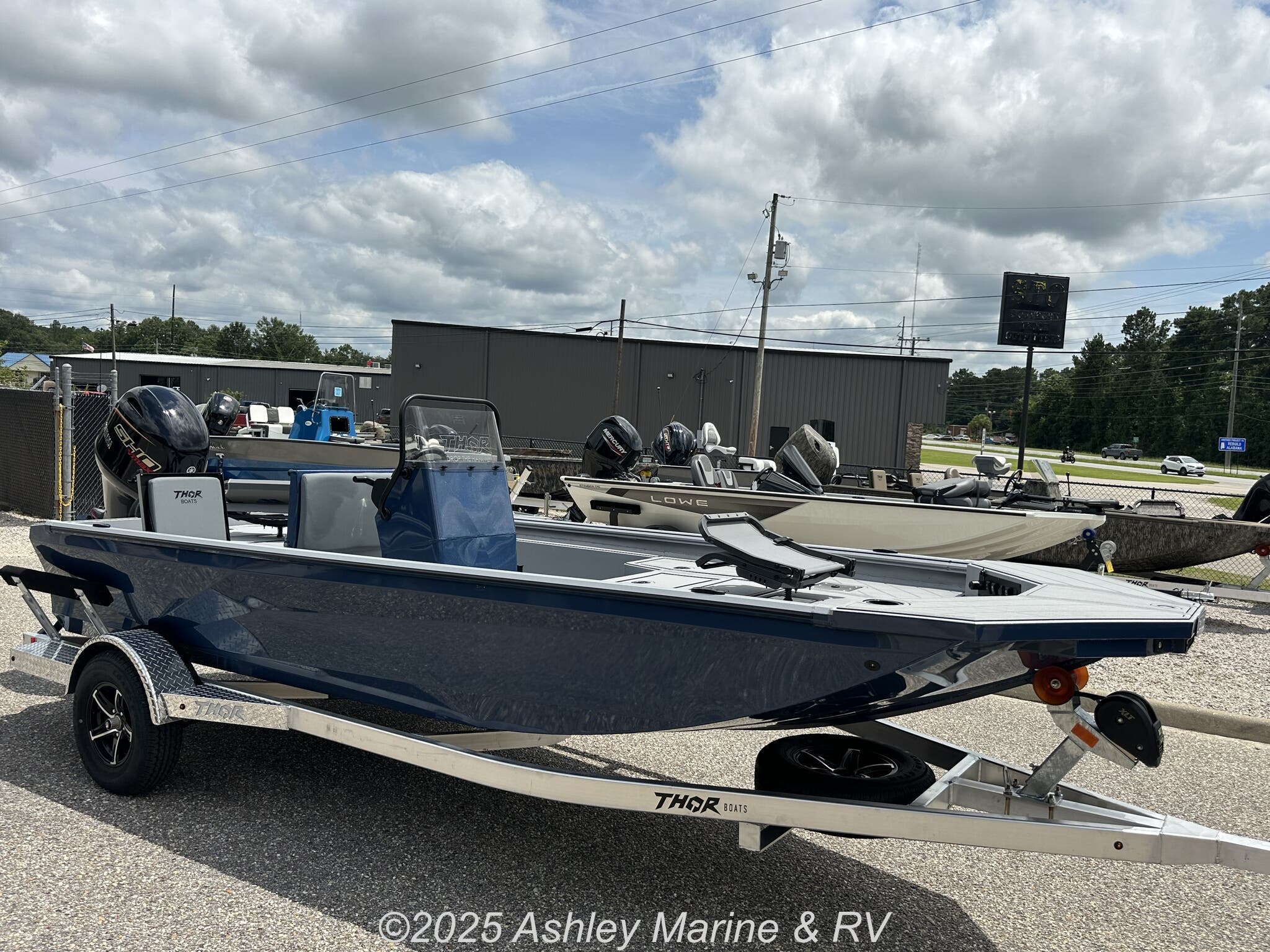 Bay Boat - 2026 Thor Lake Hammer 1900 CC | Motor & Keel