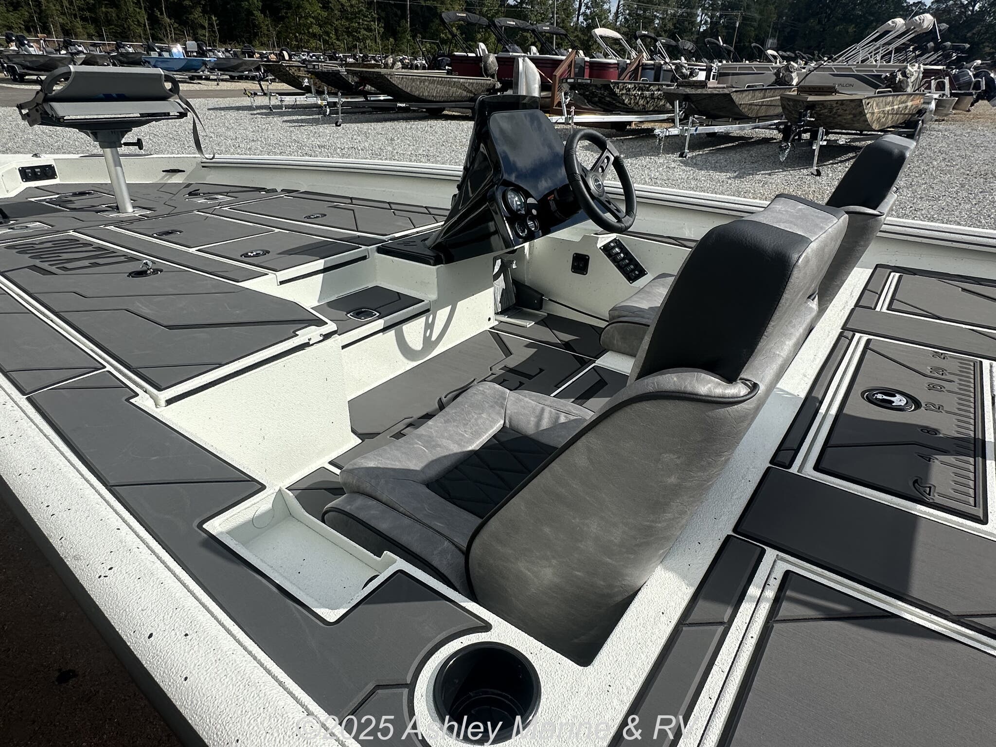 Bass Boat - 2026 Excel EX 203 | Motor & Keel