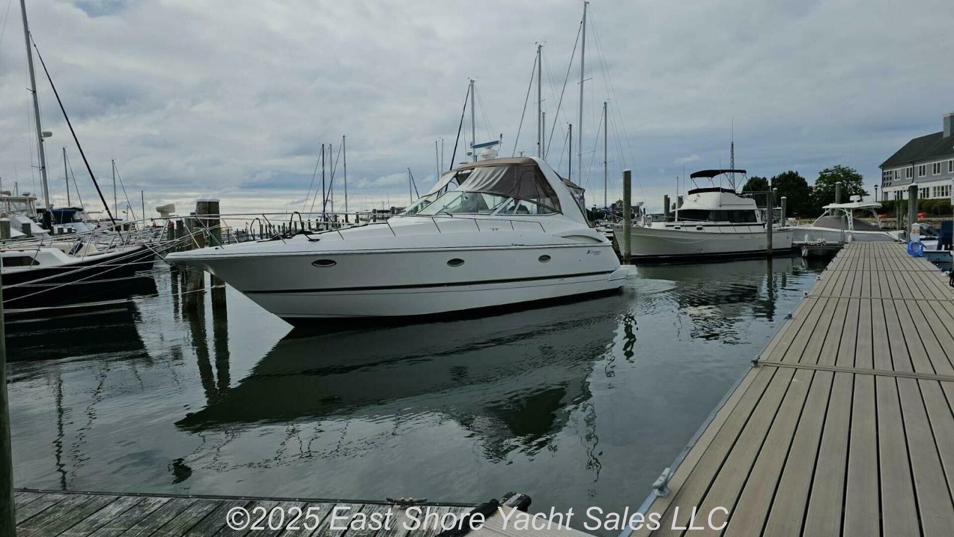 Express Cruiser - 2001 Crownline Cruisers 3672 Express | Motor & Keel