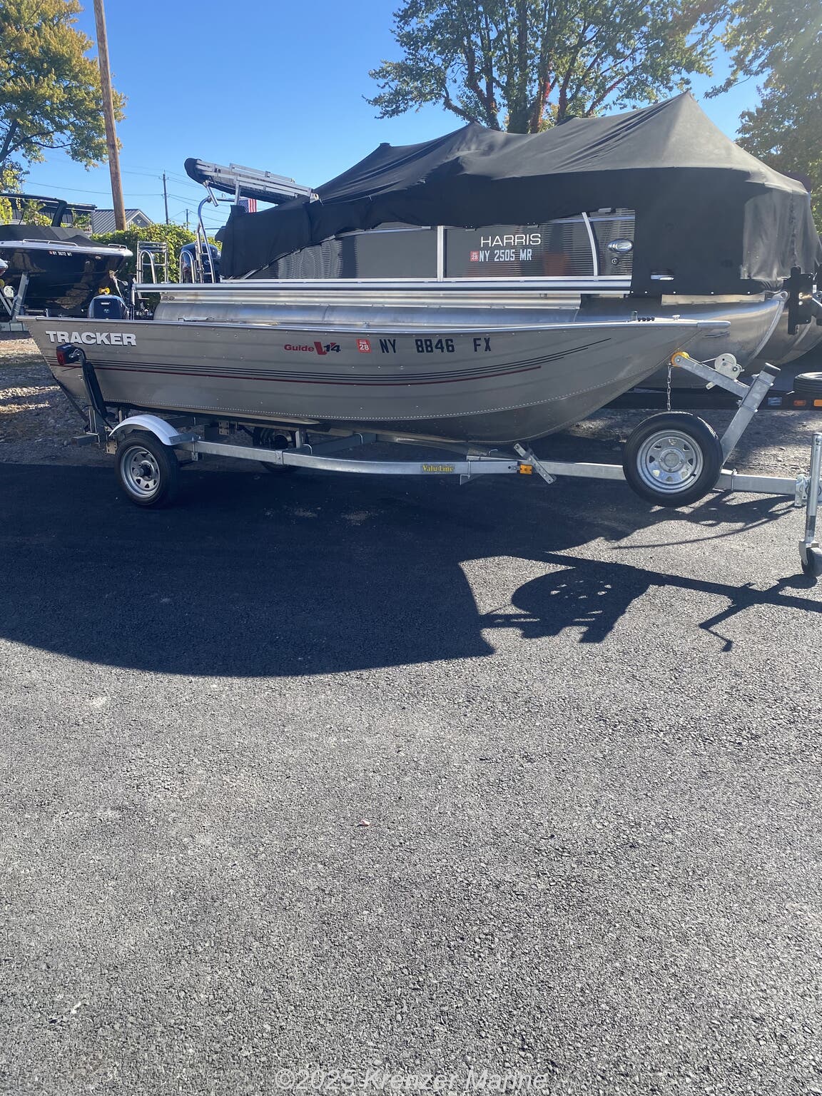 Small Boats - 2007 Tracker Boats Guide V14 | Motor & Keel